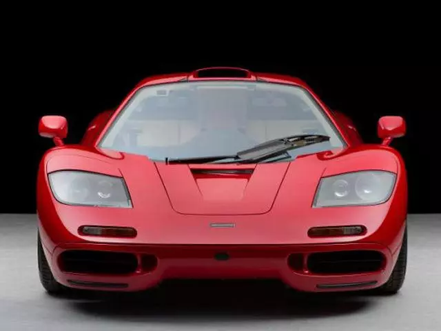 A McLaren F1 rekordot döntõ 10 millió dollárért kelt el 68230_1