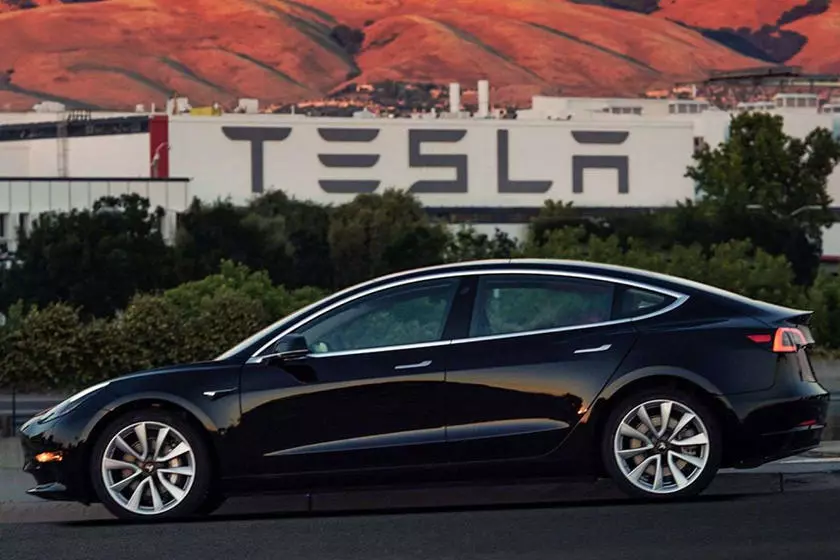 Tesla Model 3 පාරිභෝගික වාර්තා නිර්දේශය අහිමි කරයි 68356_5