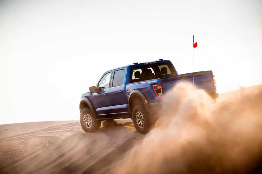 2021-2022 Ford F-150 Raptor Heckperspektive Fahren