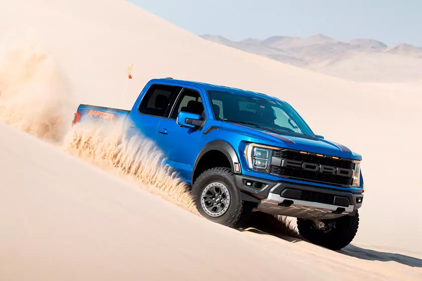 2021-2022 Ford F-150 Raptor Fahrender Frontwinkel