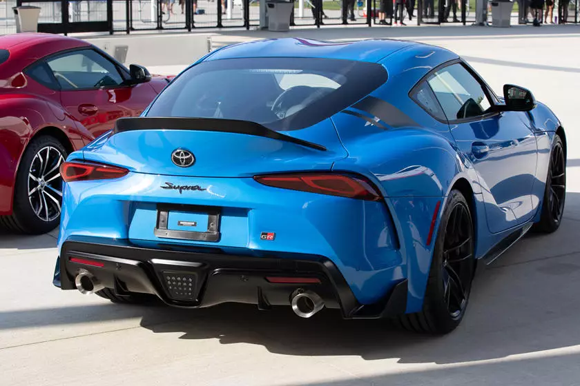 Toyota Supra 3JZ доаѓа да ја уништи C8 Corvette 68597_4