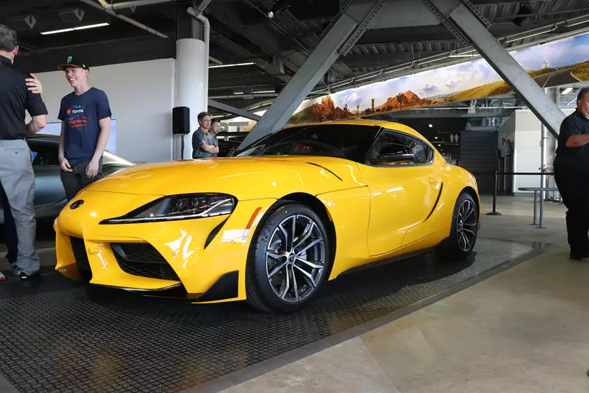 A Toyota Supra 3JZ a C8 Corvette zúzására készül 68597_6