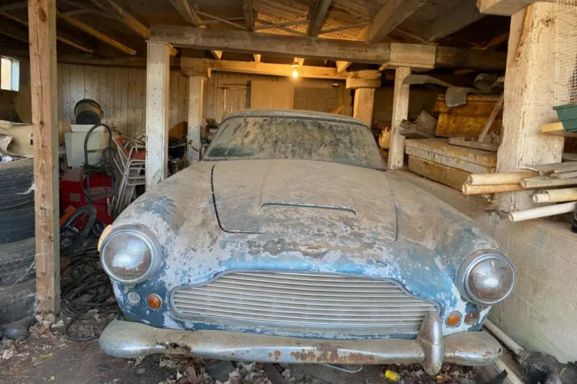 Historiku Aston Martin DB4 rizbulohet pas më shumë se 30 vjetësh 68644_5