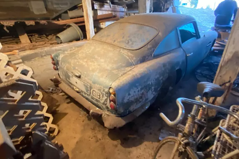 Historiku Aston Martin DB4 rizbulohet pas më shumë se 30 vjetësh 68644_9