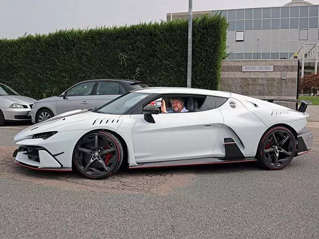 Régalez vos yeux sur le premier 1,6 million de dollars Italdesign Zerouno 68985_1