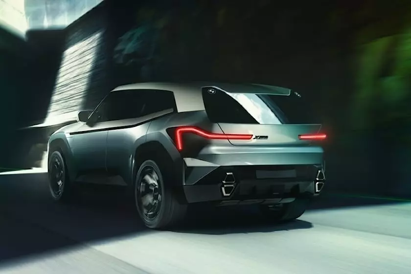 2023. gada BMW XM skats no aizmugures