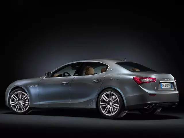 Maserati Ghibli Ermenegildo Zegna Edition düşünjesi aýan edildi 69190_1