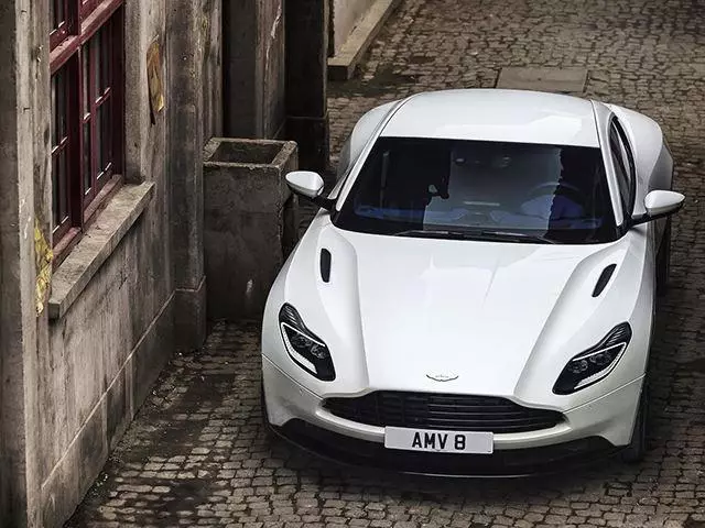 Бул жерде Астон Мартин AMG V8ди туура DB11 сыяктуу угушу үчүн кантип тууралаган 69260_1