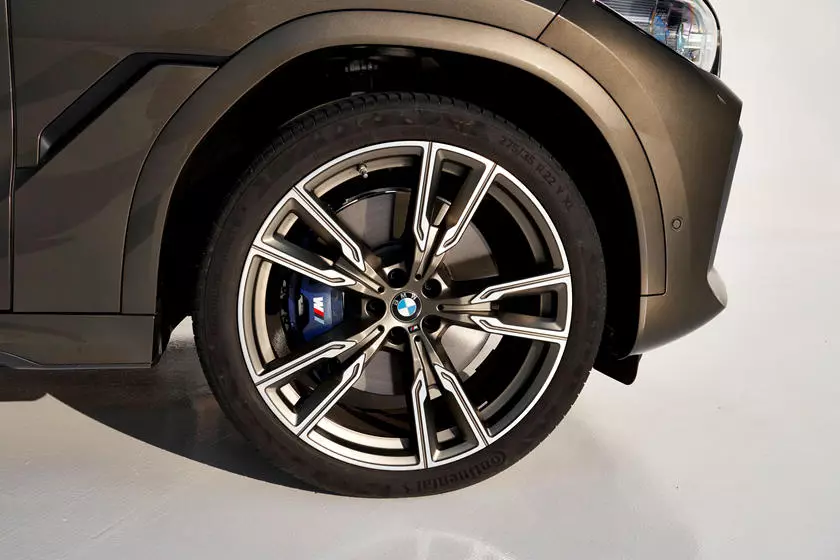 پورش ڪيين ڪوپ بمقابله. BMW X6: ڪهڙي SUV-Coupe بادشاهه آهي؟ 6936_11