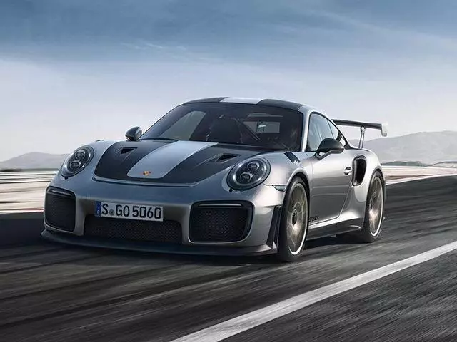 Iyi Porsche 911 GT2 RS-Yakafuridzirwa Controller Inodhura Kupfuura Console 69409_3