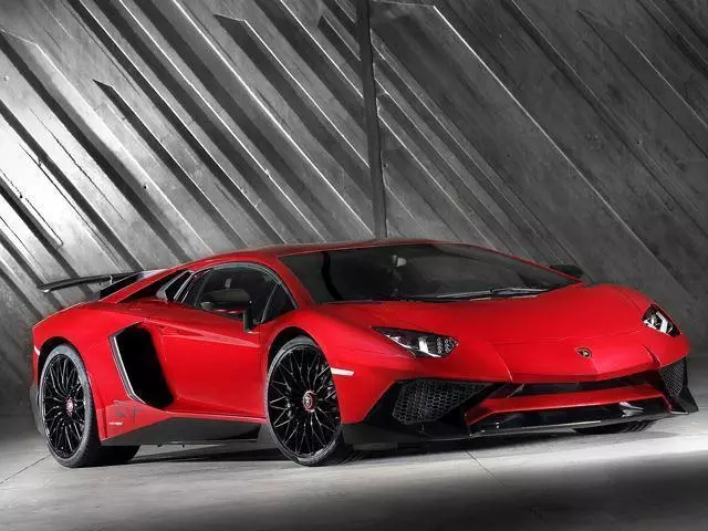 Se en taxa smadre ind på siden af en Lamborghini Aventador i Mexico 69515_3