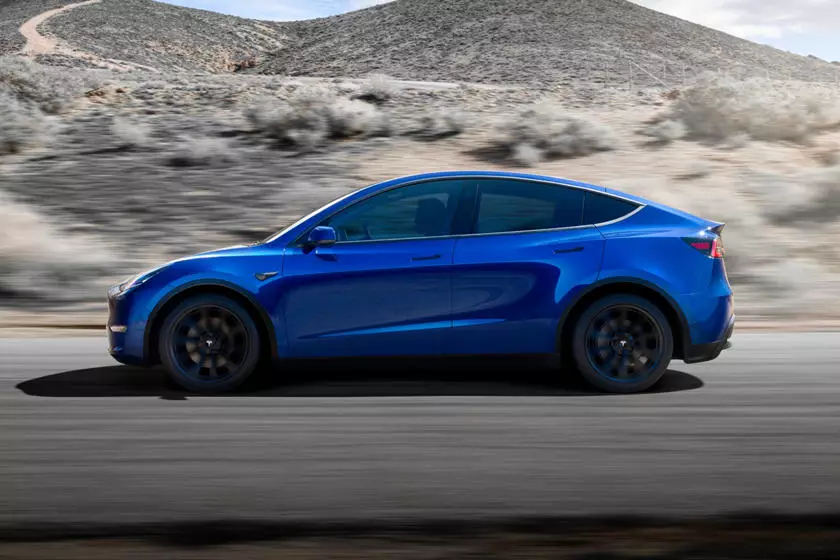 Boční pohled na Tesla Model Y 2020