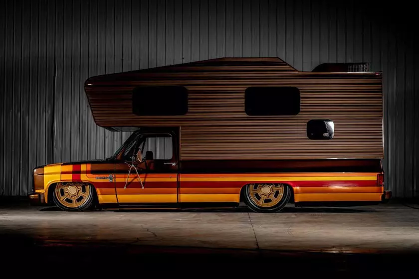 Insane Custom Camper Lowrider Van is veel meer waard dan $ 100.000 69577_2