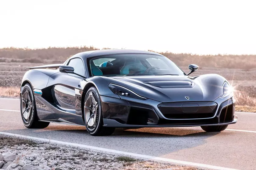 2020 Rimac C 兩個前角視圖