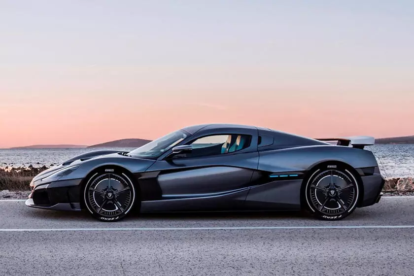 2020 Rimac C Skats no diviem sāniem