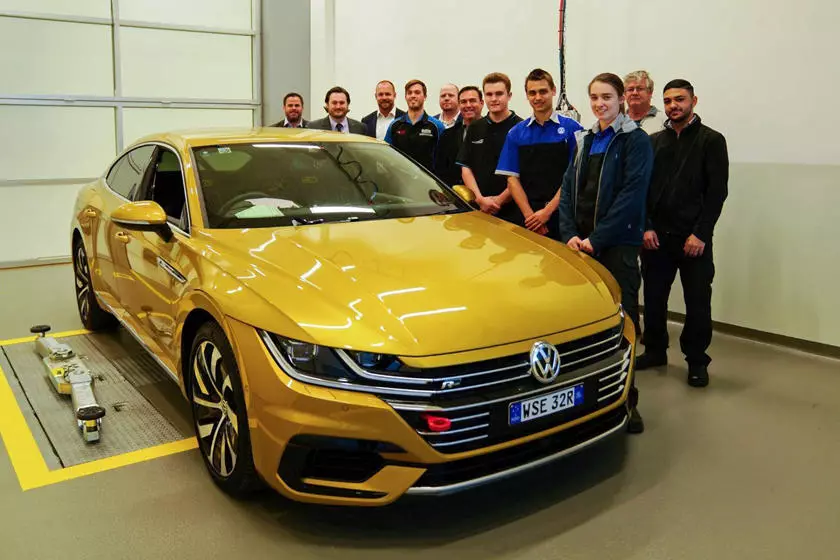 Volkswagen, Neredeyse 500 HP ile Tek Kullanımlık Pistlere Hazır Arteon'u Tanıttı 69799_3