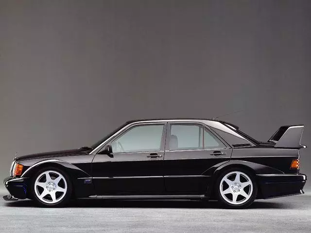 Hace 25 años, Mercedes lanzó su superdeportivo 190 E 2.5-16 Evolution II 70045_2