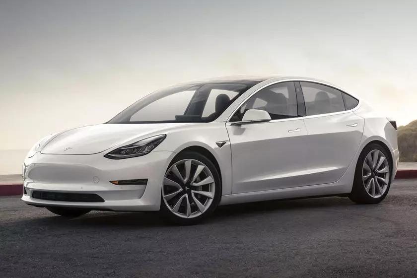 Tesla wyprodukowała swój 100-tysięczny model 3 już po roku 70115_3