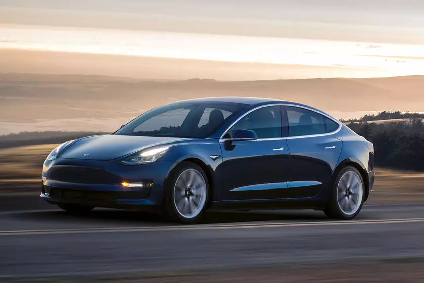 Tesla dia namokatra ny modely faha-100,000 faha-3 azy taorian'ny herintaona monja 70115_7