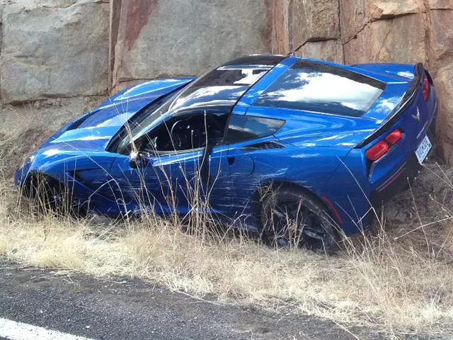 Erste Corvette Stingray stürzt in Arizona ab 70132_1