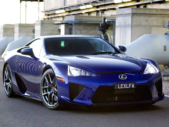 Неиталианска екзотика: Lexus LFA 70344_1