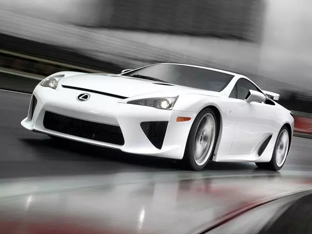 Egsotig nad yw'n Eidaleg: Lexus LFA 70344_2