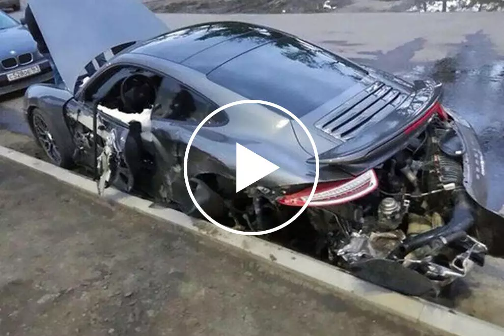 Porsche 911 bliver samlet under testkørsel