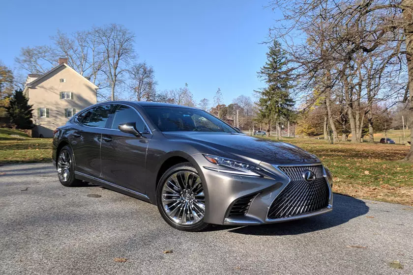 ფლობთ LS 500 თუ LS 500h? Lexus-ს შესაძლოა ახალი საბურავები მოგაწოდოთ 70688_1