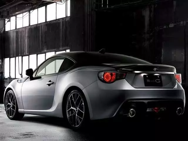 I-JDM Toyota GT 86 ifumana iTRD ekhethekileyo kunye neSitayile seCb Editions, Akukho Thando lunjalo kwiHlabathi liphela 70772_1