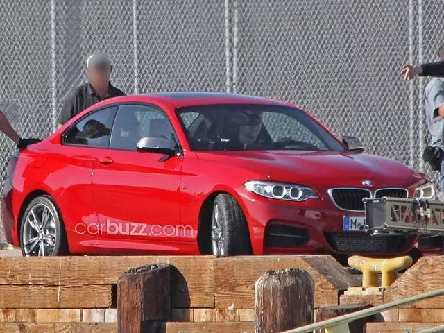 BMW M235i نىڭ مەينەت مەخپىيەتلىكى ئاشكارىلاندى 70817_1