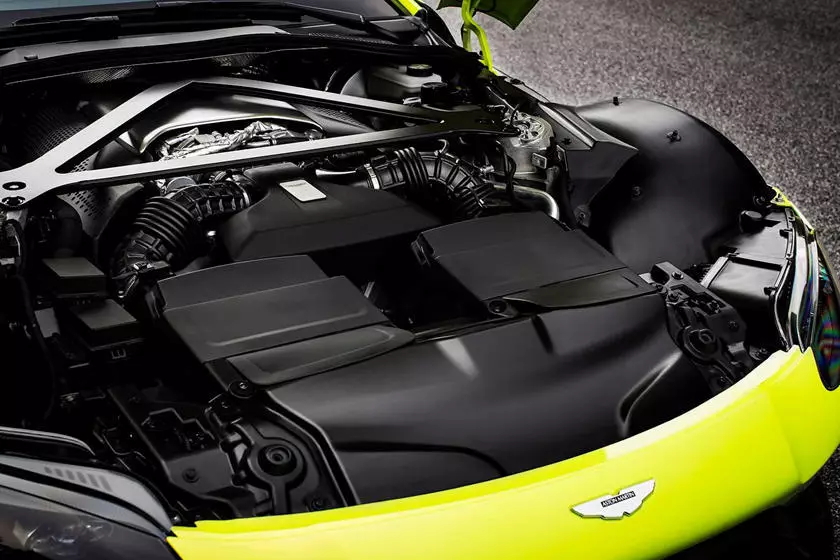 Tento vyladěný Aston Martin Vantage V8 dává V12 koňských sil 7082_5