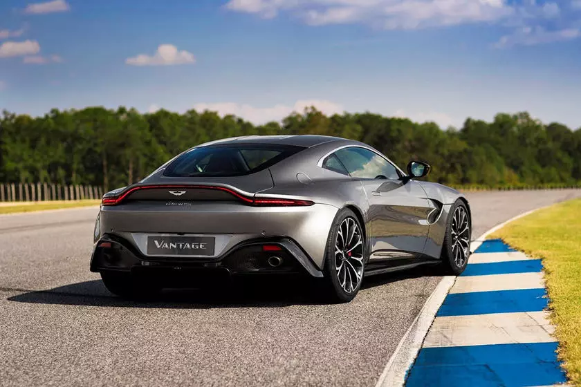 यो Tuned Aston Martin Vantage V8 ले V12 Horsepower बनाउँछ 7082_8