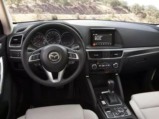 Mazda CX-5 Лос-Анжелес автосалонунда момундай бетти көтөрүүнү сыймыктануу менен көрсөтөт 71175_4