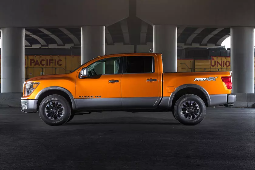 2019 Nissan Titan e Fumana Keketseho ea Theko e Itekanetseng 71203_8