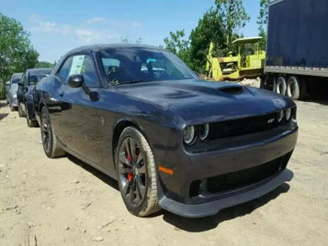 Este Dodge Challenger Hellcat danificado por granizo pode ser vendido por sujeira barata 71337_1