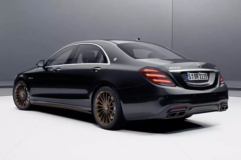 Mercedes-AMG S65 இறுதி பதிப்பு V12 செயல்திறன் லிமோவை அனுப்புகிறது 71741_2