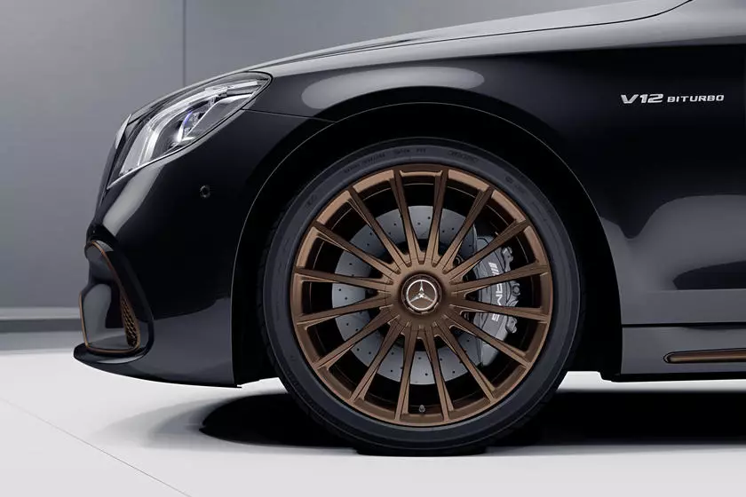 Mercedes-AMG S65 இறுதி பதிப்பு V12 செயல்திறன் லிமோவை அனுப்புகிறது 71741_5