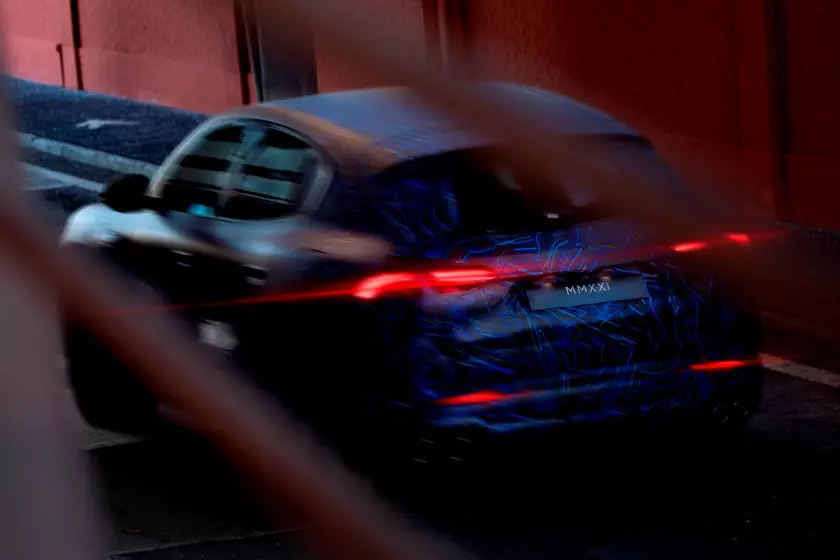 Maserati Teases Tagħha Porsche Macan Fighter 71939_2