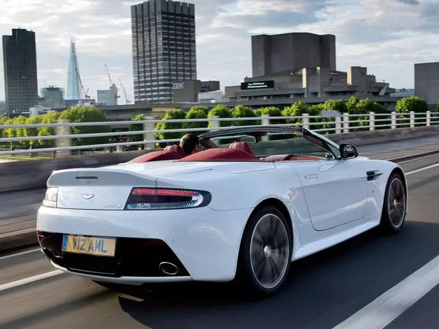 أستون مارتن V12 Vantage Roadster و Vanquish عند الحلبة 72002_1