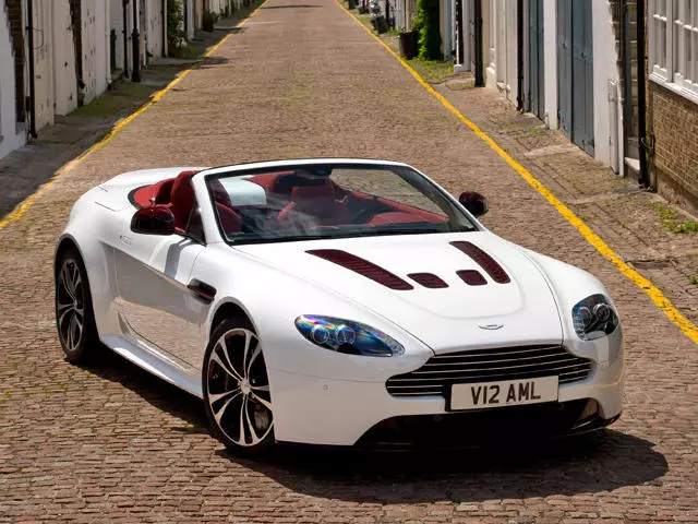 I-Aston Martin V12 iVantage Roadster kunye neVanquish kwi-Ring 72002_3