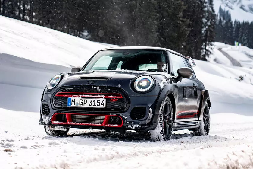 Mini John Cooper Works GP je na sněhu docela šikovný 72081_9