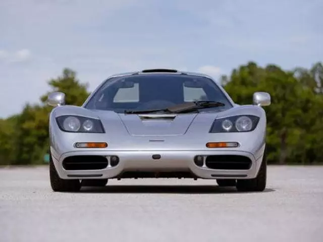 McLaren F1 $ 8 मिलियन भन्दा बढीमा बेच्छ 72123_1