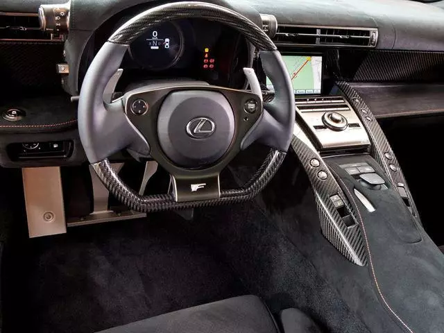Lexus LFA Sahibi Hız Tümseklerinden Nefret Ediyor 72250_2