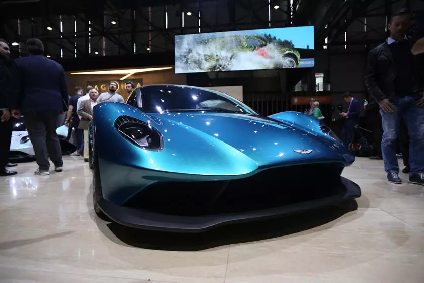 Aston Martin Vanquish Vision Concept presenta un adelanto del futuro Ferrari Fighter 72300_2