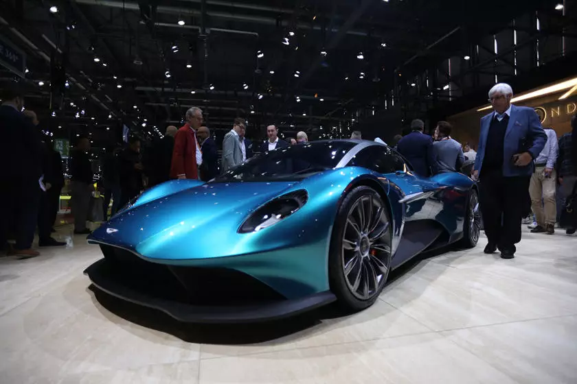 Aston Martin Vanquish Vision Concept presenta un adelanto del futuro Ferrari Fighter 72300_3