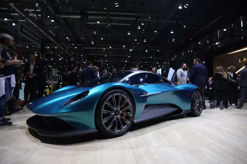 Aston Martin Vanquish Vision концепциясы келечектеги Ferrari Fighterди алдын ала көрөт 72300_9