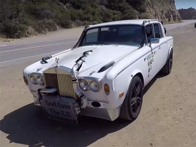 Twenty-Something Guy-ը գեղեցիկ Rolls-Royce-ը վերածում է մտավոր բանի 72433_1