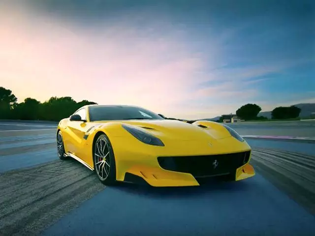 Chris Harris lainaa 6 miljoonaa dollaria ampuakseen F12 tdf:n Top Gear -testin 72454_1