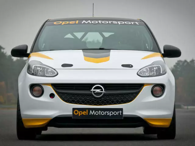 Opel Adam va Astra OPC bilan yo'lga tushdi 72501_2