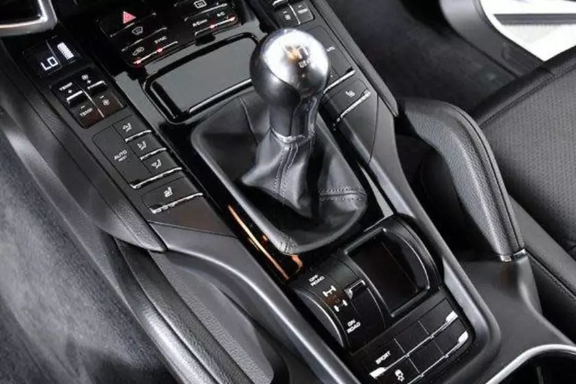 Ни өчен бу кулланма Porsche Cayenne киләчәктә коллекцияле 72532_14